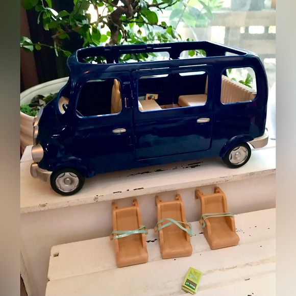 Sylvanian | Toys | Calico Critters Family Seven Seater Car Van ...